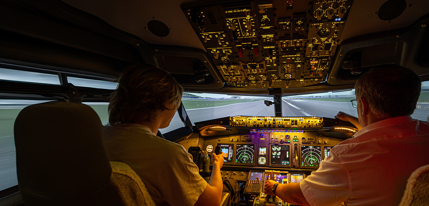 Flight Simulator Experience Brighton Shoreham Airport in a Boeing 737 Flight Deck | Prices From ...